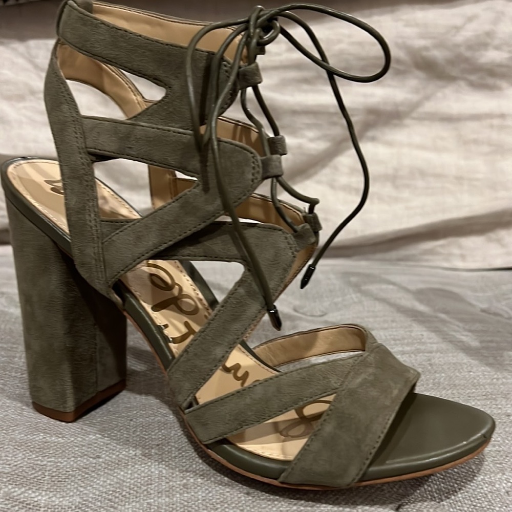 Sam Edelman Olive Green Suede Heels 3” Size 7 - Gem